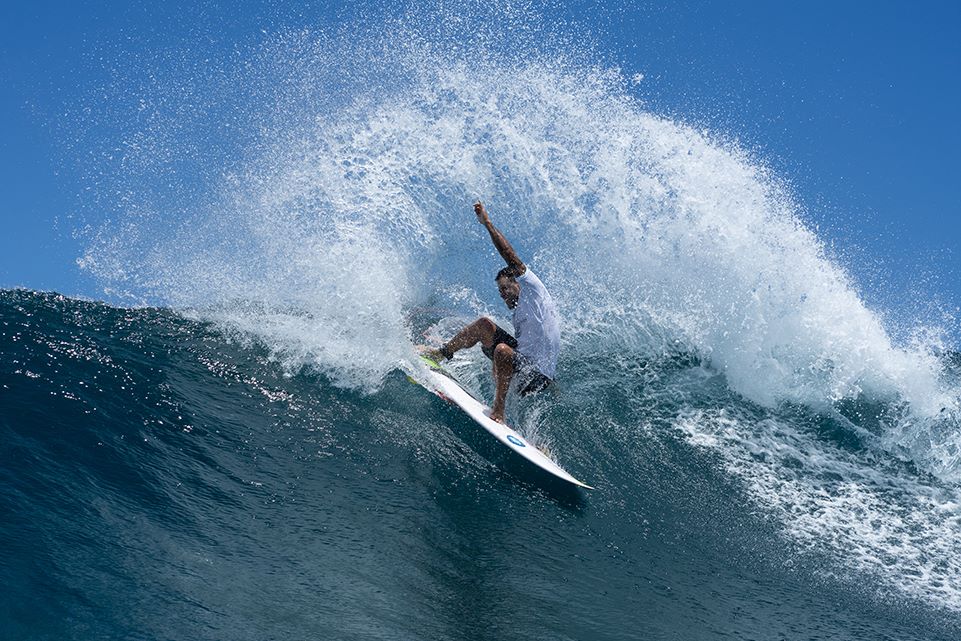 Joel Parkinson claims historic win at Four Seasons Maldives Surfing ...
