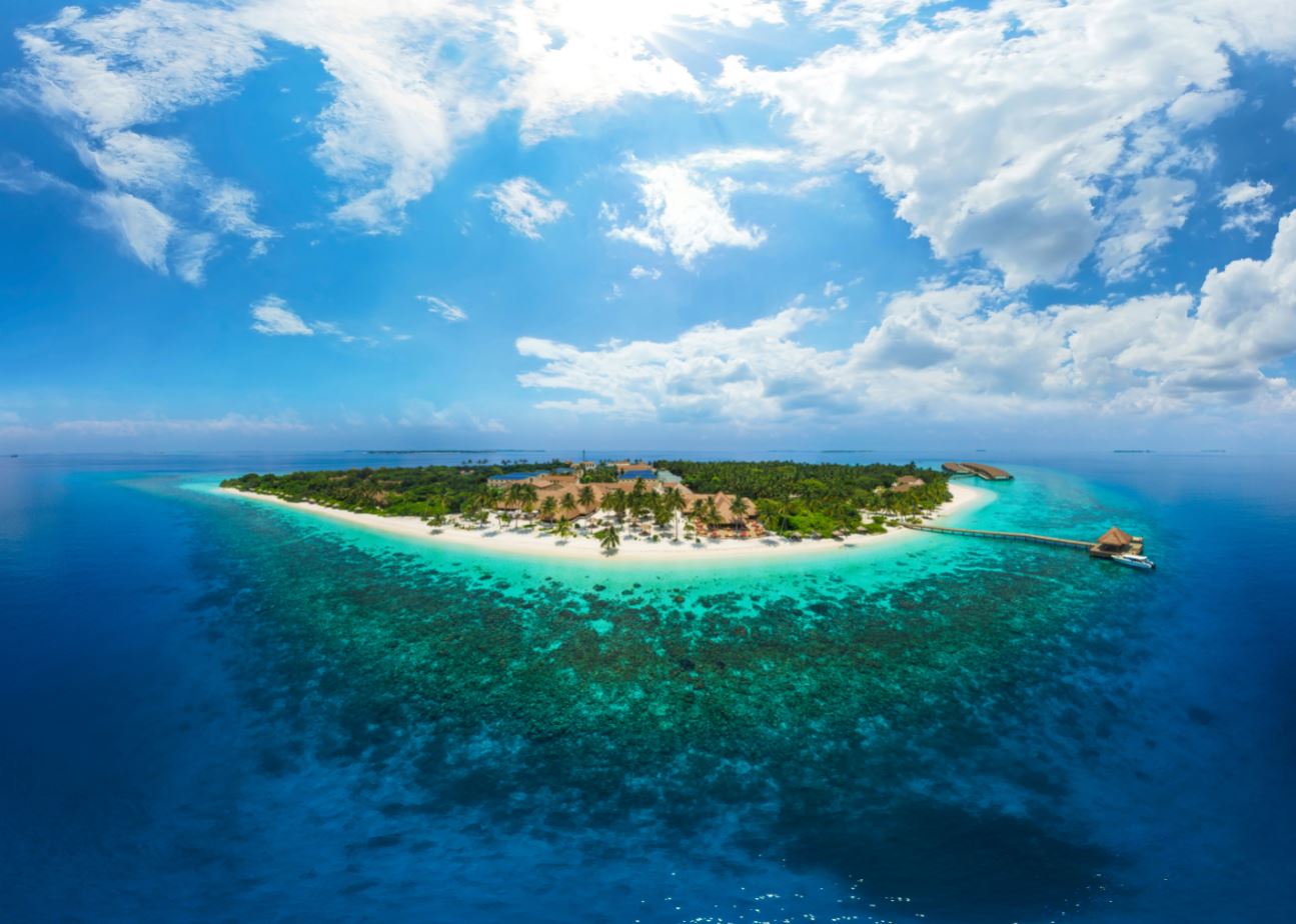 Aerial_BetweenRestaurant – Reethi Faru – Hotelier Maldives