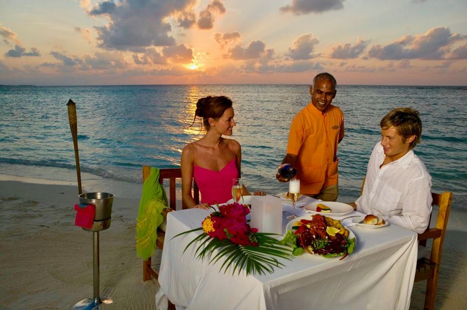 Romantic beach dining experiences at Veligandu Island Resort & Spa ...